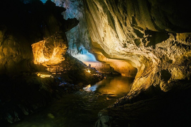Tempat Wisata Alam di Malaysia, Ada Gua Terpanjang di Dunia | Gapura ...